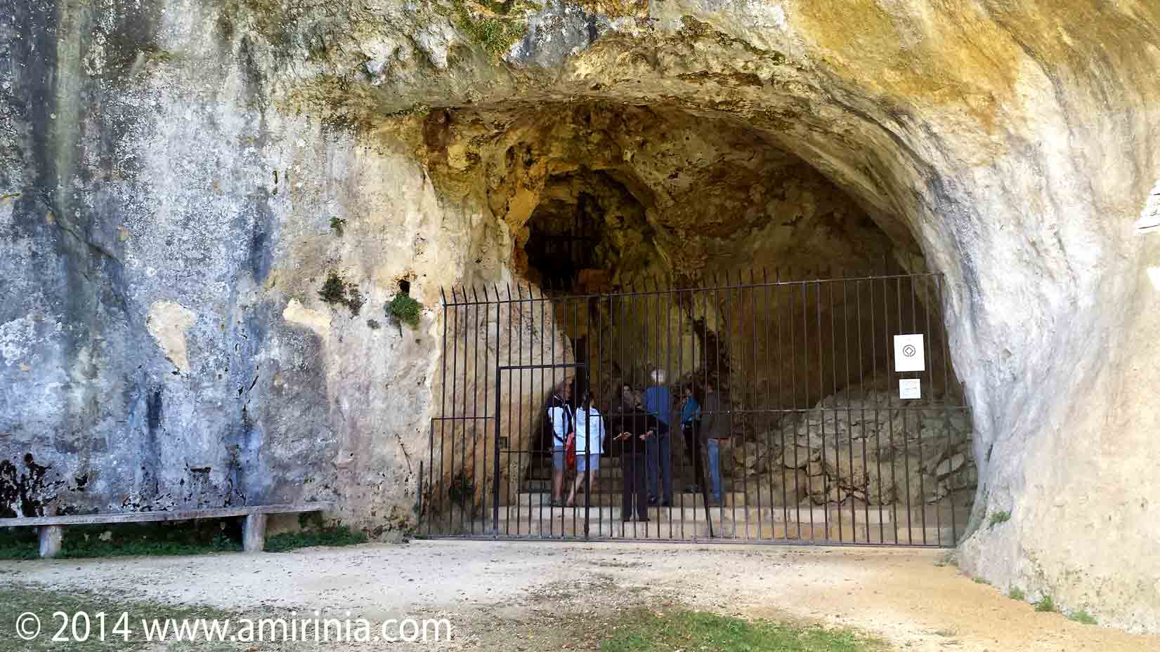 Dordogne: The Cave of Combarelles in Vézère Valley - FrenchEntrée