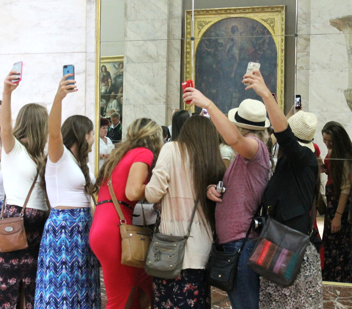 French Etiquette: How to Behave in a Museum - FrenchEntrée