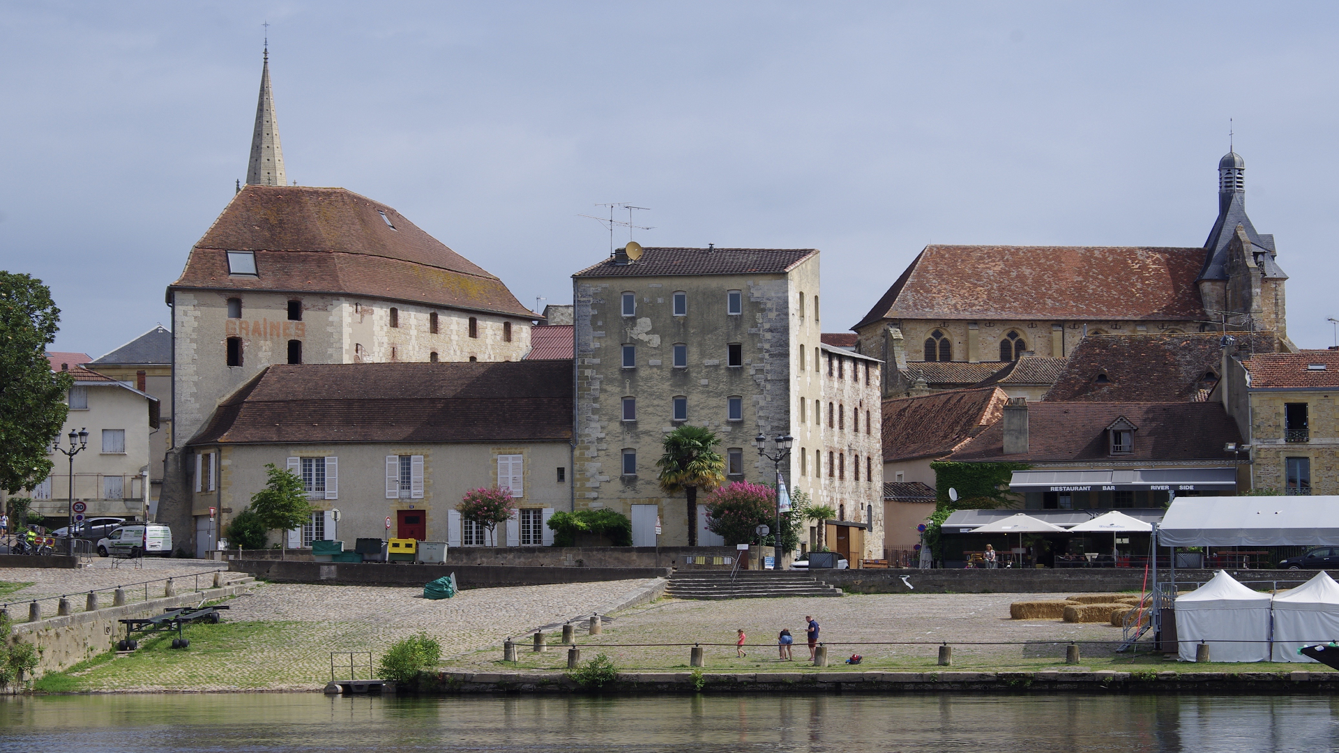 Discover Bergerac: A Comprehensive Location Guide - FrenchEntrée