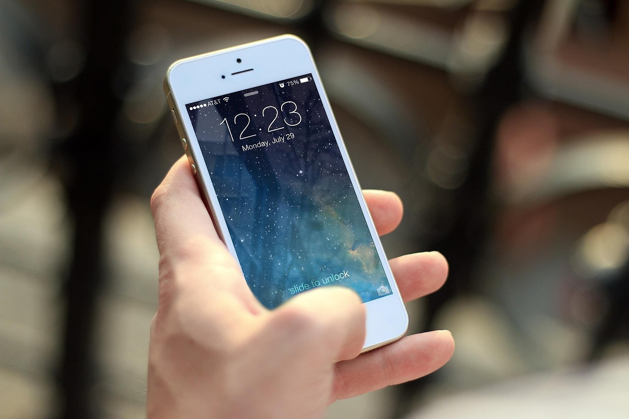 How to Handle Phone Calls in French - FrenchEntrée
